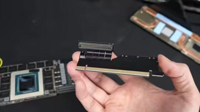 TITAN RTX Ada原型机详细拆解：独特平行式PCB设计，双路16Pin供电 - 知乎