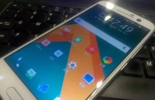 HTC新旗舰白色真机现身！Sense 8.0运行界面齐亮相 - 知乎