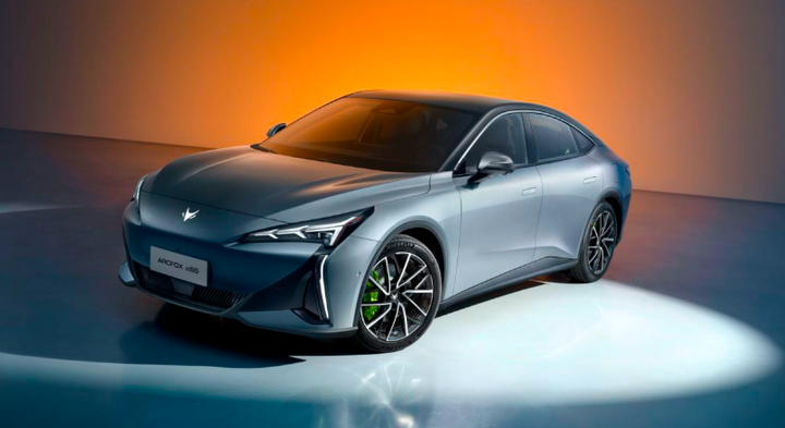 全域800V架构，极狐阿尔法S5开启预售，限时权益价17.48万起 - 知乎