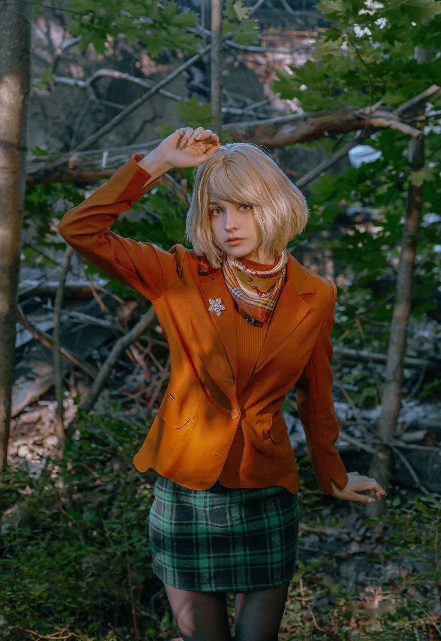 性感COS：外国美女小姐姐上演性感COS生化危机4 Ashley，丝袜美腿学生服，缺一不可！ - 知乎