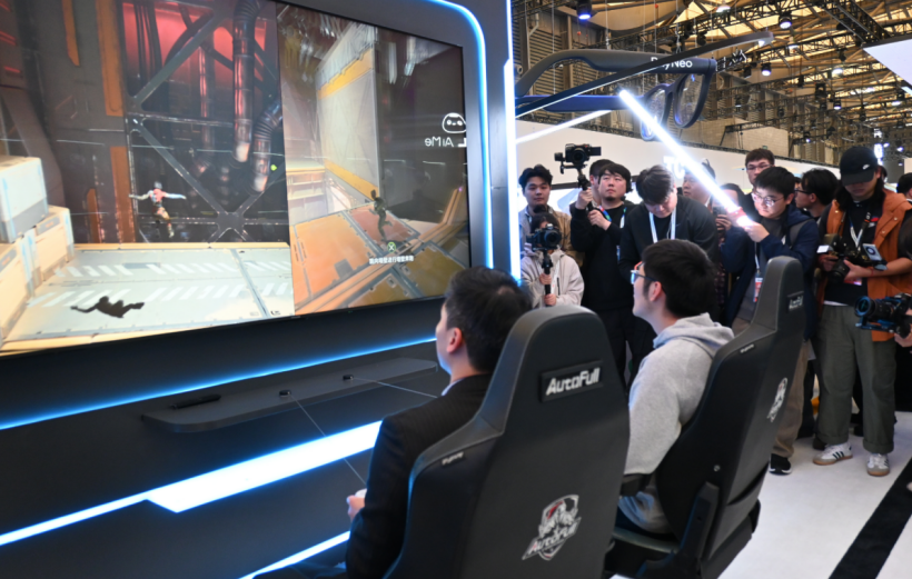 雷鸟重磅新品闪耀AWE2025，许昕空降体验雷鸟32U8显示器 - 知乎