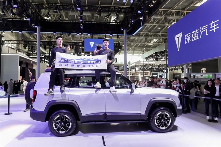 颜值出众，人气爆棚，深蓝SL03/深蓝S7黑金骑士版亮相北京车展 - 知乎