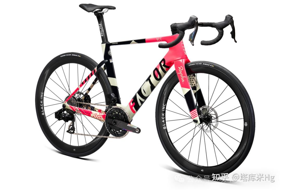 Rapha携手先锋平面艺术家大卫·卡森（David Carson）庆祝RCC十周年 该系列将面向全球RCC会员独家发售 - 知乎