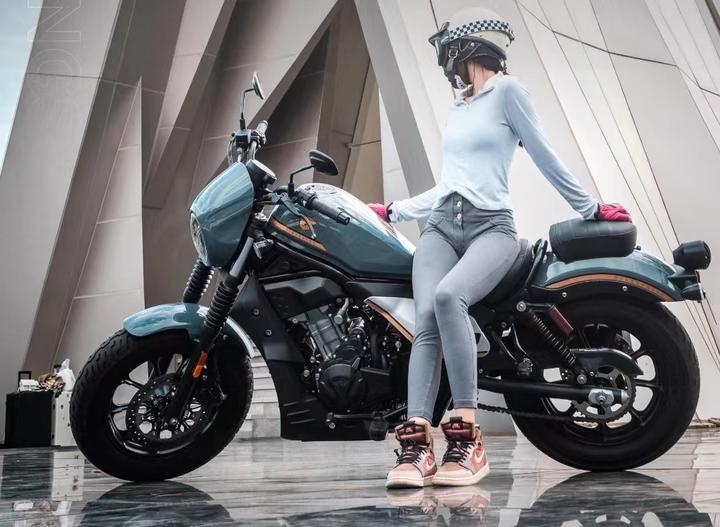 这款350CC踏板不到2.3W，500CC巡航不到2.4W，香帅官降1W大洗牌！ - 知乎