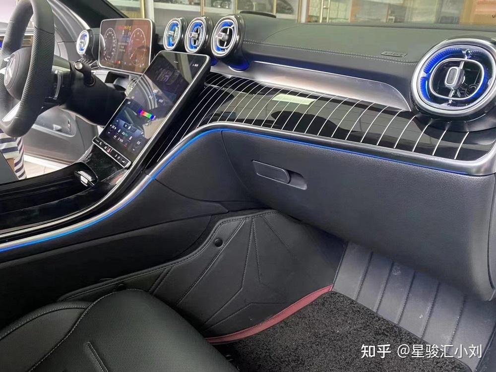21款奔驰C260L升级竖条岑木发光出风口 感受小S的气氛 - 知乎