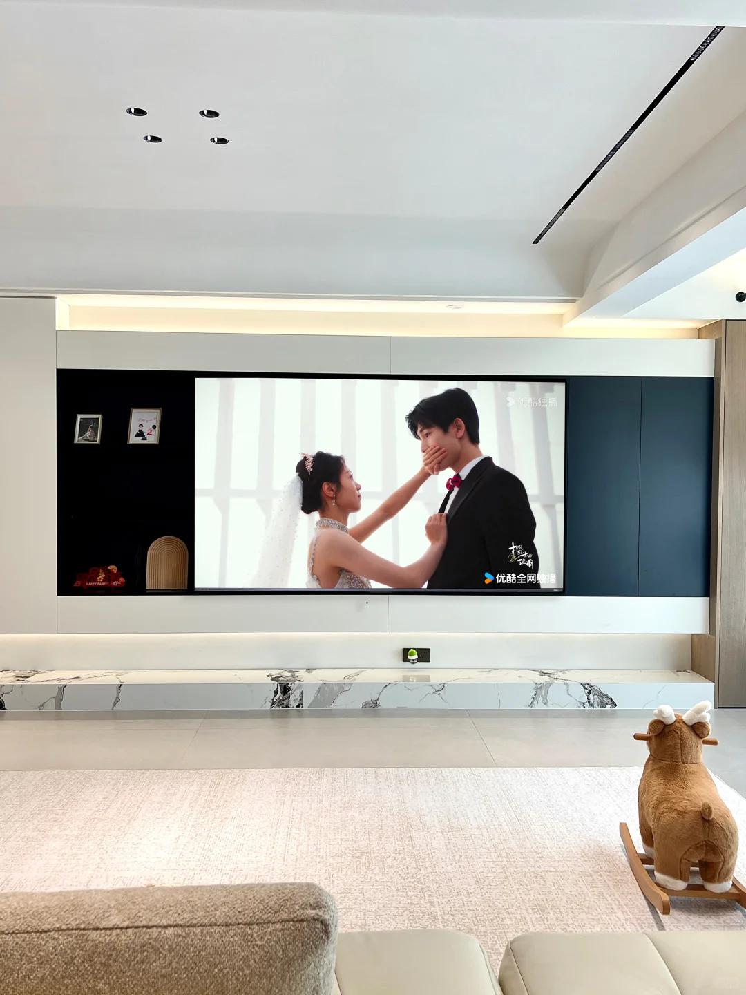 2025换100寸电视别瞎挑！2025MiniLED电视爆款王海信小墨E5Q Pro，同档配置拉满无短板，信芯AI画质芯片+黑曜屏Pro，大屏影音党必入！ - 知乎