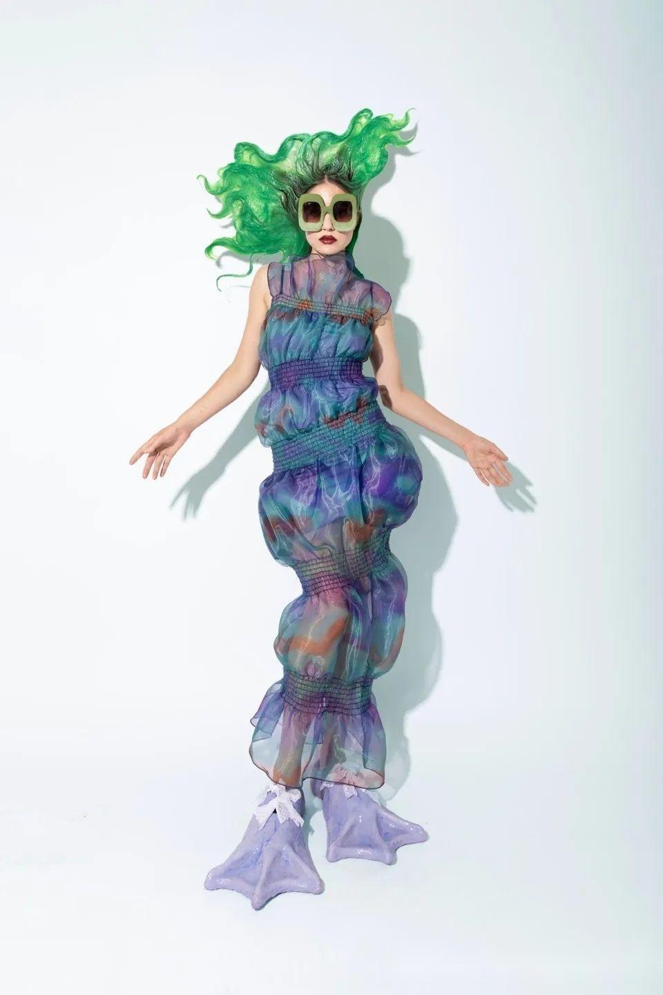 焕新后的AVAVAV，以怪物般的四指鞋踏入未来。 - 知乎