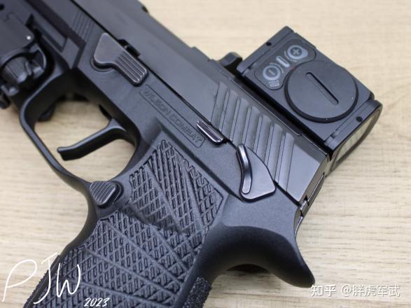 细节曝光：美军最新制式手枪SIG M17超震撼 - 知乎