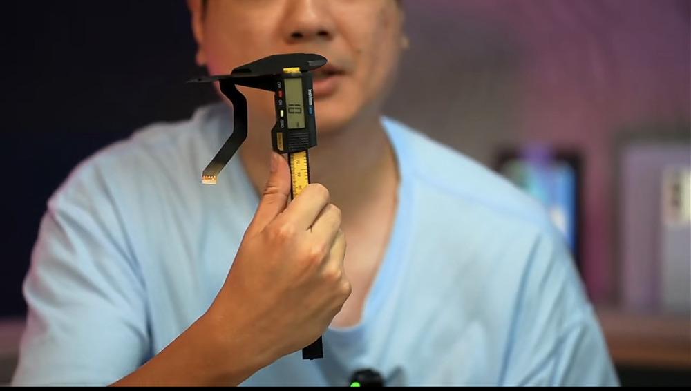 荣耀Magic V2拆解报告：轻薄牺牲配置，折痕无法避免 - 知乎