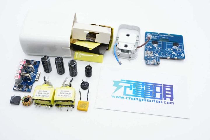 拆解报告：UGREEN绿联40W双USB-C快充充电器CD243 - 知乎