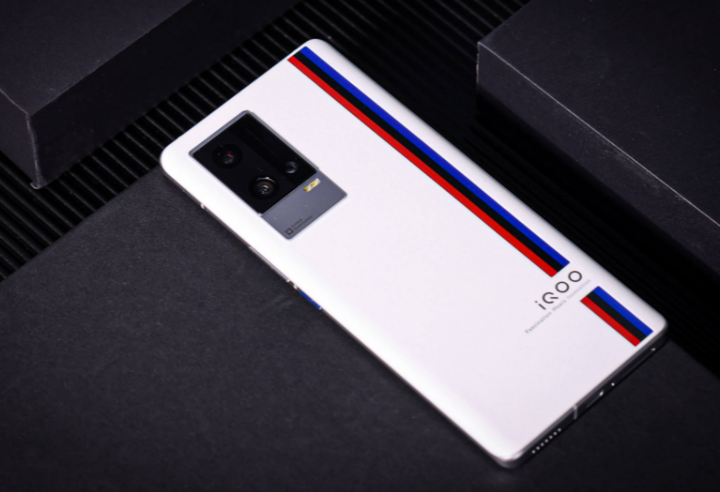 iQOO 8 Pro手机测评：独显芯片，高画质游戏更畅快 - 知乎