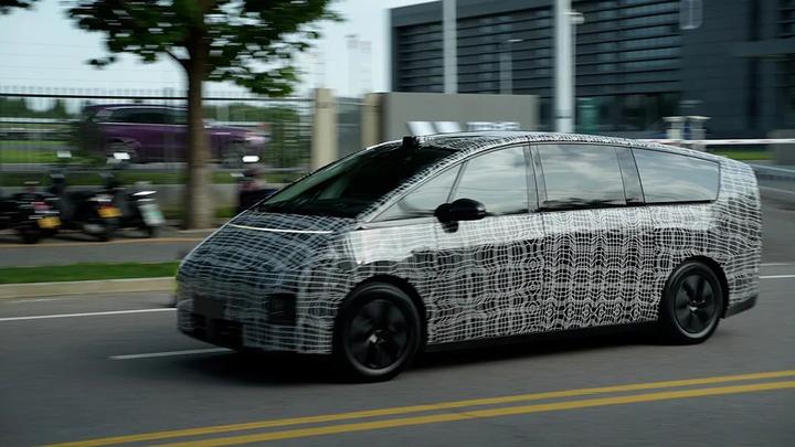 外观神似高铁车头？理想全新MPV曝光 基于800V平台打造！ - 知乎