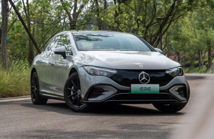 EQE正式发售，52.8万起步纯电平台打造，能否让奔驰再战百年？ - 知乎