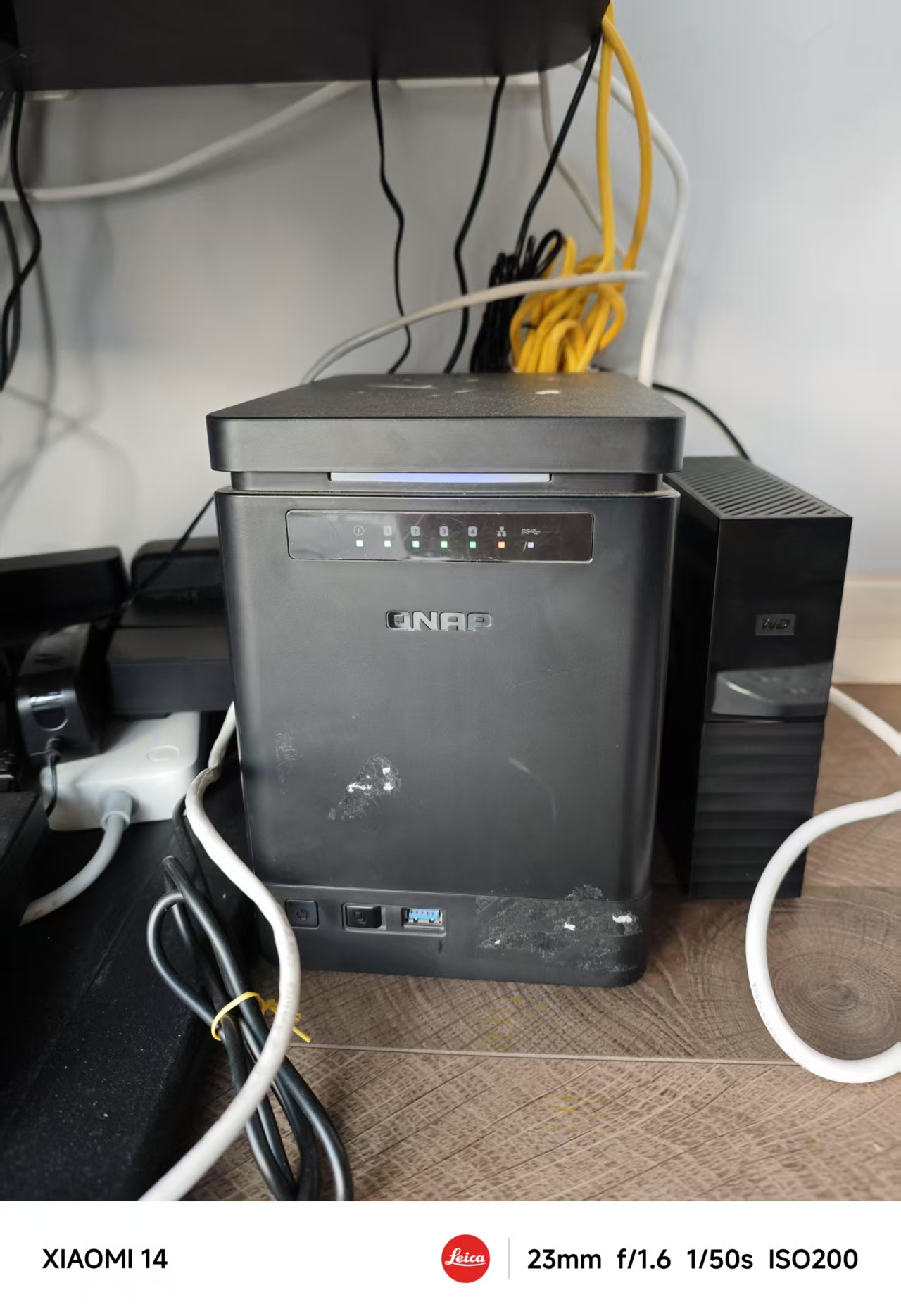 如何设置家用威联通 NAS UPS 断电后自动关机并通知其他设备? - 知乎
