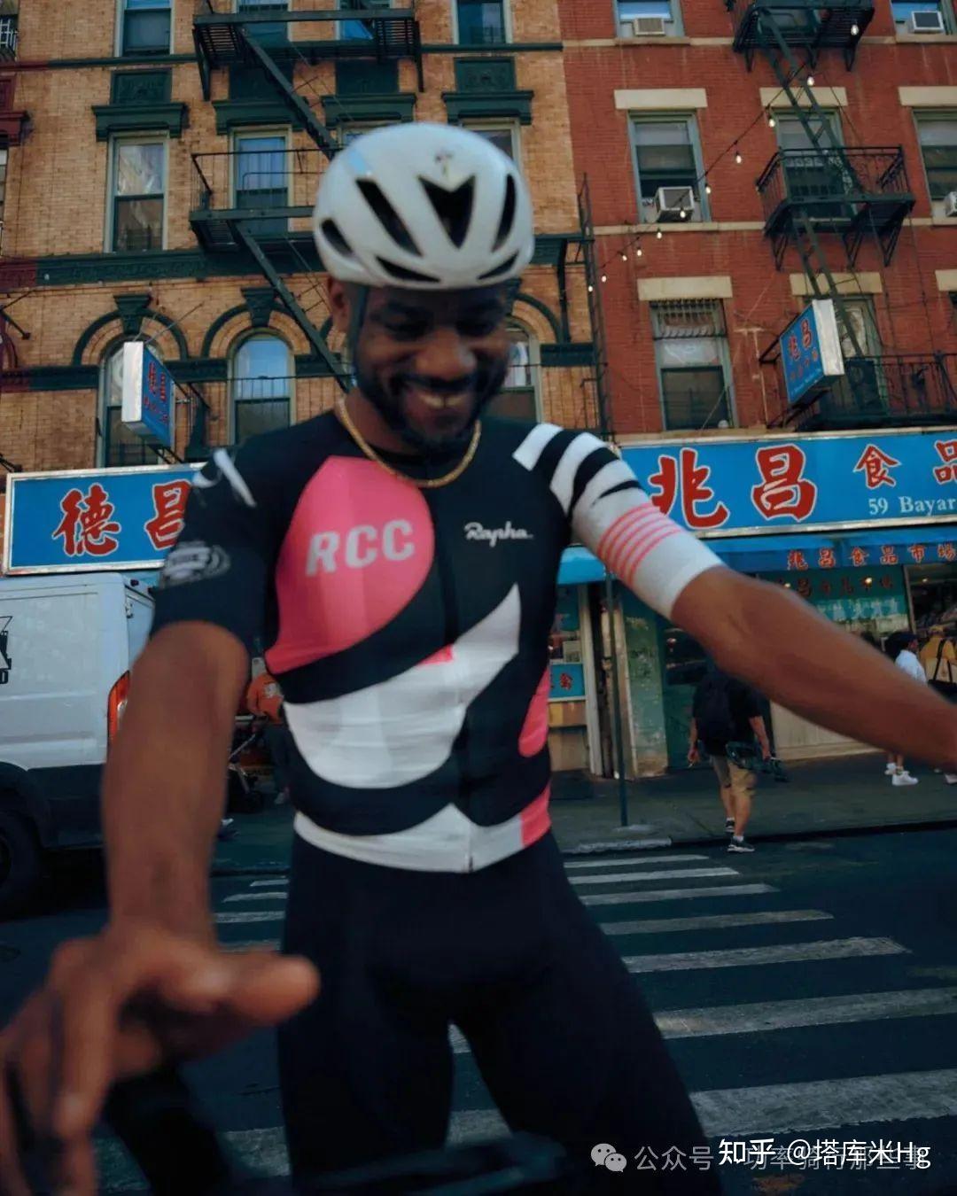 Rapha携手先锋平面艺术家大卫·卡森（David Carson）庆祝RCC十周年 该系列将面向全球RCC会员独家发售 - 知乎