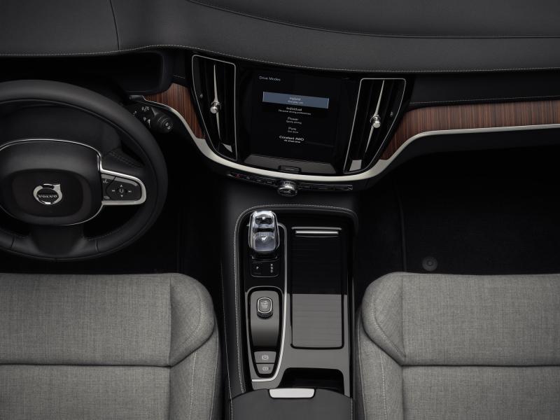 增晨光银金属漆 2023款沃尔沃V60售价30.43万起 - 知乎