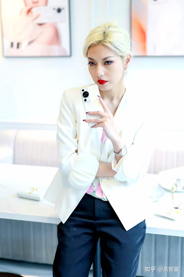 荣耀magic5 pro对比p60拍照如何，不用参数对比，哪个很符合实际颜色，更自然好看。?