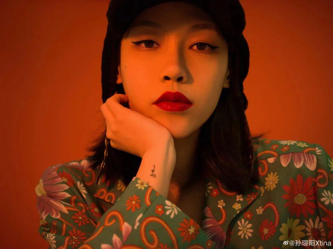 她是Jony J南京奥体演唱会的御用back up，有嘻哈和新世代都入围正赛的女rapper - 知乎