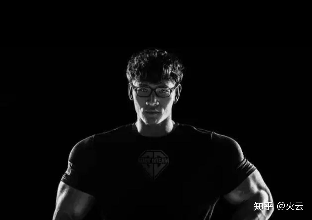 “中国第一巨兽”鹿晨辉，从保安到健美第一人，他都经历了什么？ - 知乎