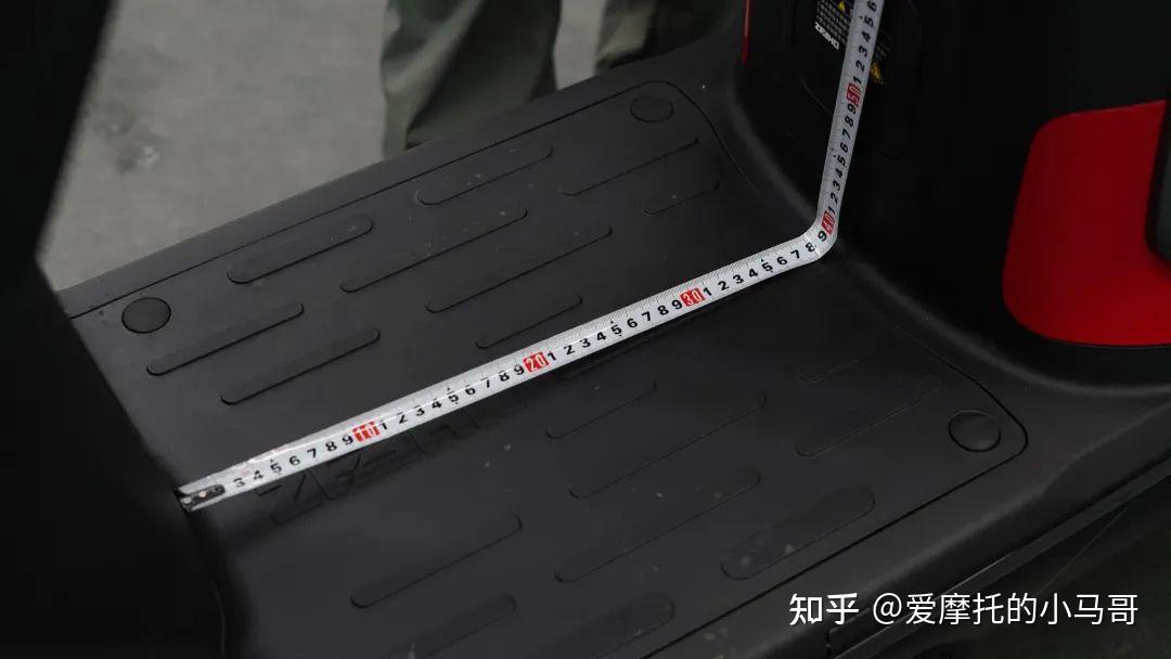 外卖神器极核EZ4，3780元起空间大，配置全，就是动力一般 - 知乎