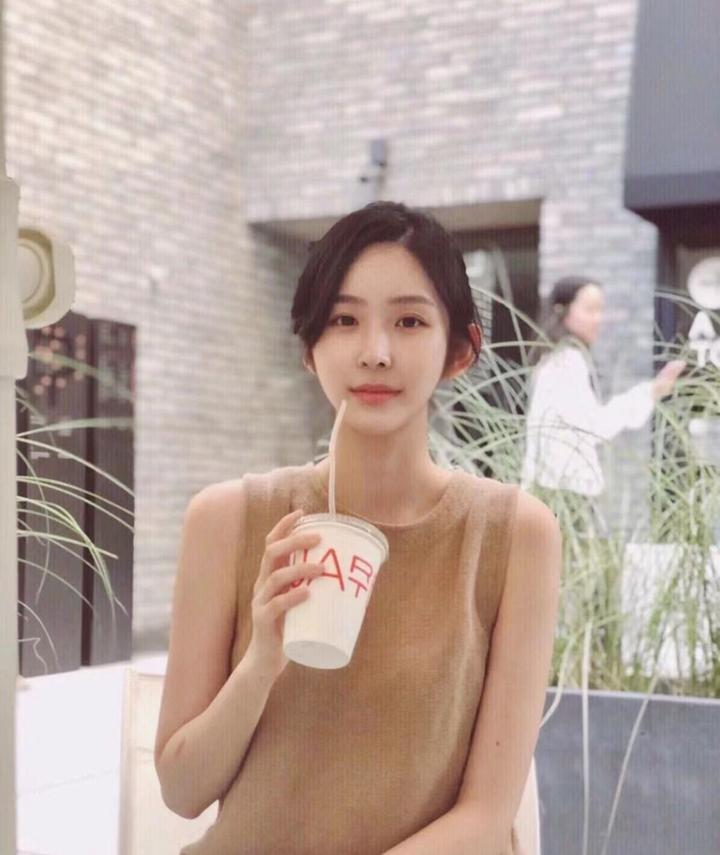 为啥女生总不会主动找男生聊天呀? 知乎