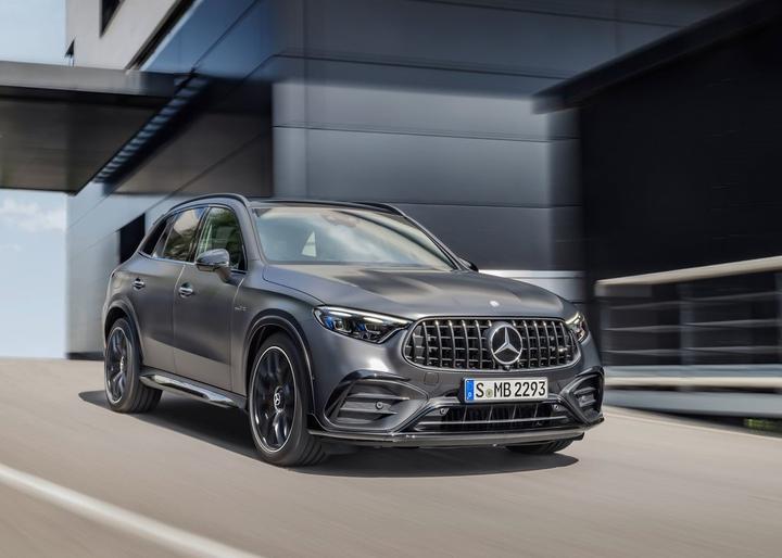 全新奔驰AMG GLC官图发布！2.0T发动机爆发出421匹马力 - 知乎