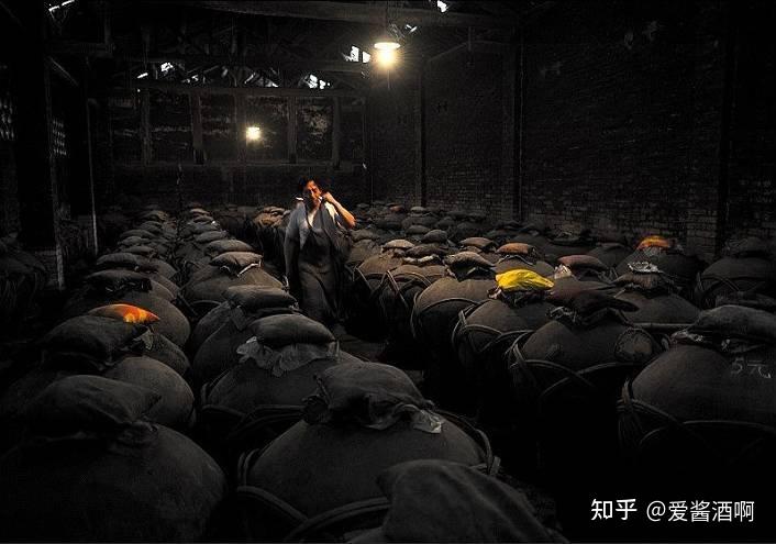 为什么酱酒都选择用土陶坛存放！土陶好还是陶瓷好！什么好处多！ - 知乎