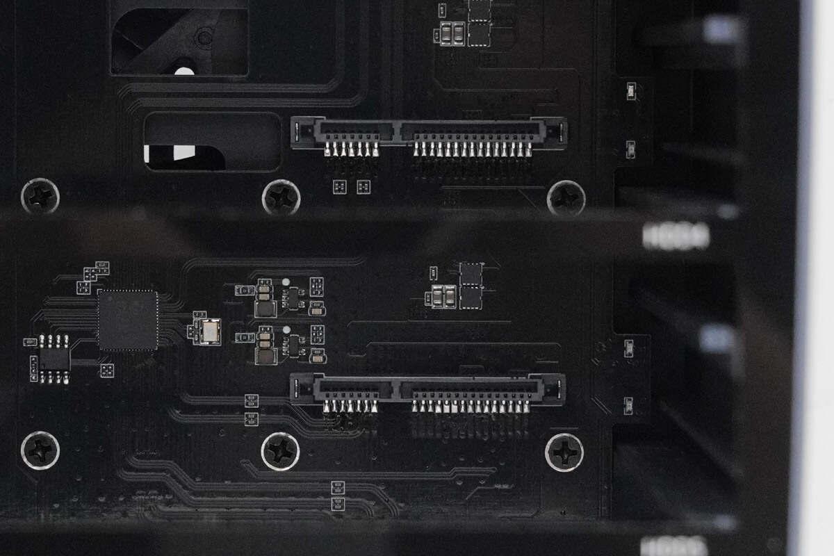 最高支持120TB容量，支持多种RAID模式，阿卡西斯五盘位硬盘阵列盒评测 - 知乎