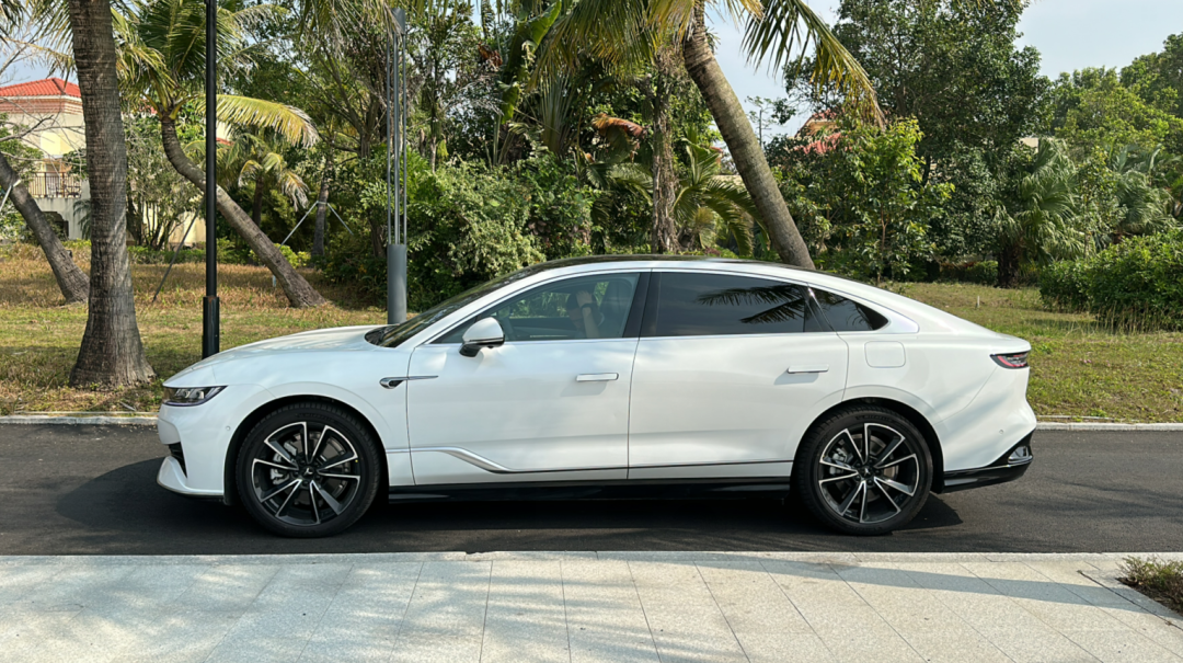 岚图追光PHEV：直接对标“56E”，它究竟有何底气？ - 知乎