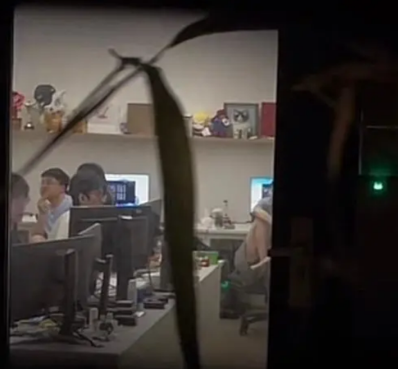 Uzi现身EDG基地！LBL官宣Uzi解约，EDG老板暗示猫咪附身VN - 知乎