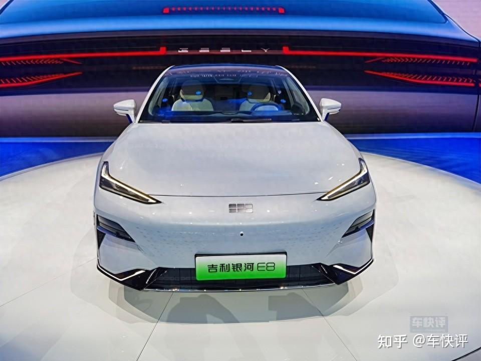 银河E8“太狠了”：标配45英寸8K大屏不说，还有卫星通信技术 - 知乎