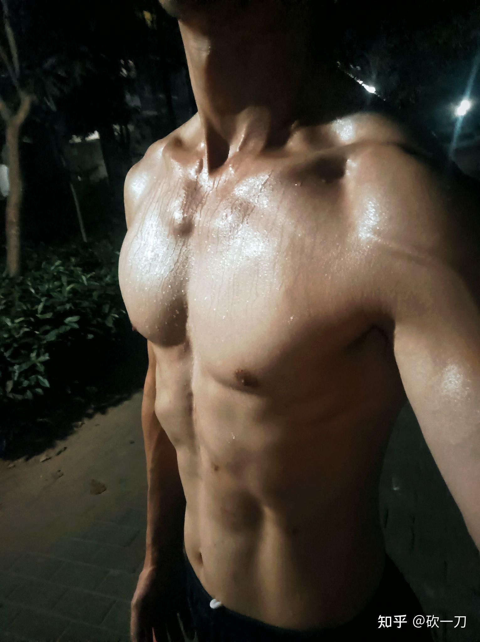 坚持健身的中年男人身材可以有多好？ - 知乎