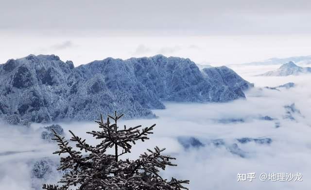 湖北省的地形西部多山地东部多平原，地势西北南三面高中部低平 知乎