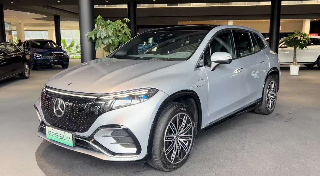 实拍EQS纯电SUV：豪华越野两不误，满电续航超700km - 知乎