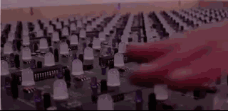 Game of Life | 别再问生命的意义了，这个乍看比扫雷还无聊的游戏已经告诉了你全部答案 - 知乎