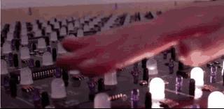 Game of Life | 别再问生命的意义了，这个乍看比扫雷还无聊的游戏已经告诉了你全部答案 - 知乎