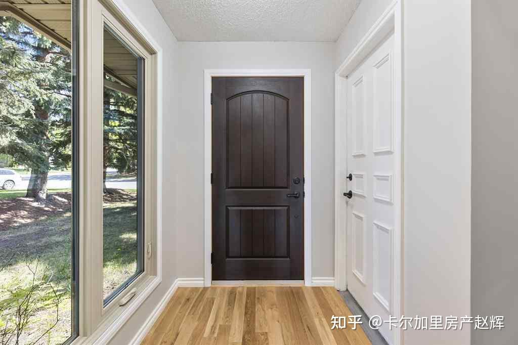 卡尔加里西北最佳学区, 独立屋挂牌80万，成交价83万，著名丘吉尔高中，Tom Baines初中， Edgemon小学都是名校 - 知乎