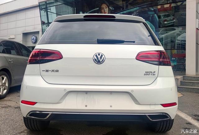 实拍2020款大众高尔夫！白色车身很时尚，配并线辅助+定速巡航 - 知乎