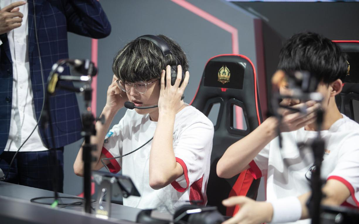 KPL：Hero久竞打出史上最差成绩，首发老队员境遇让人心疼！ - 知乎