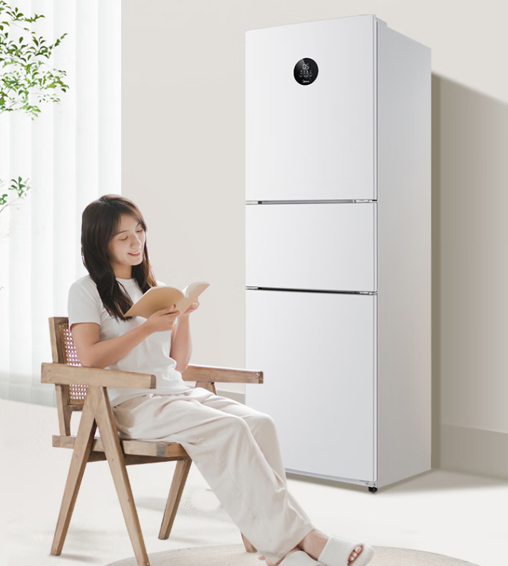 值得推荐的租房小冰箱有：美的215升BCD-215WTM(E)、美的215升BCD-215WTPZM(E)、美的230升BCD-230WTPZM(E)这三款冰箱要怎么选？看特点 - 知乎