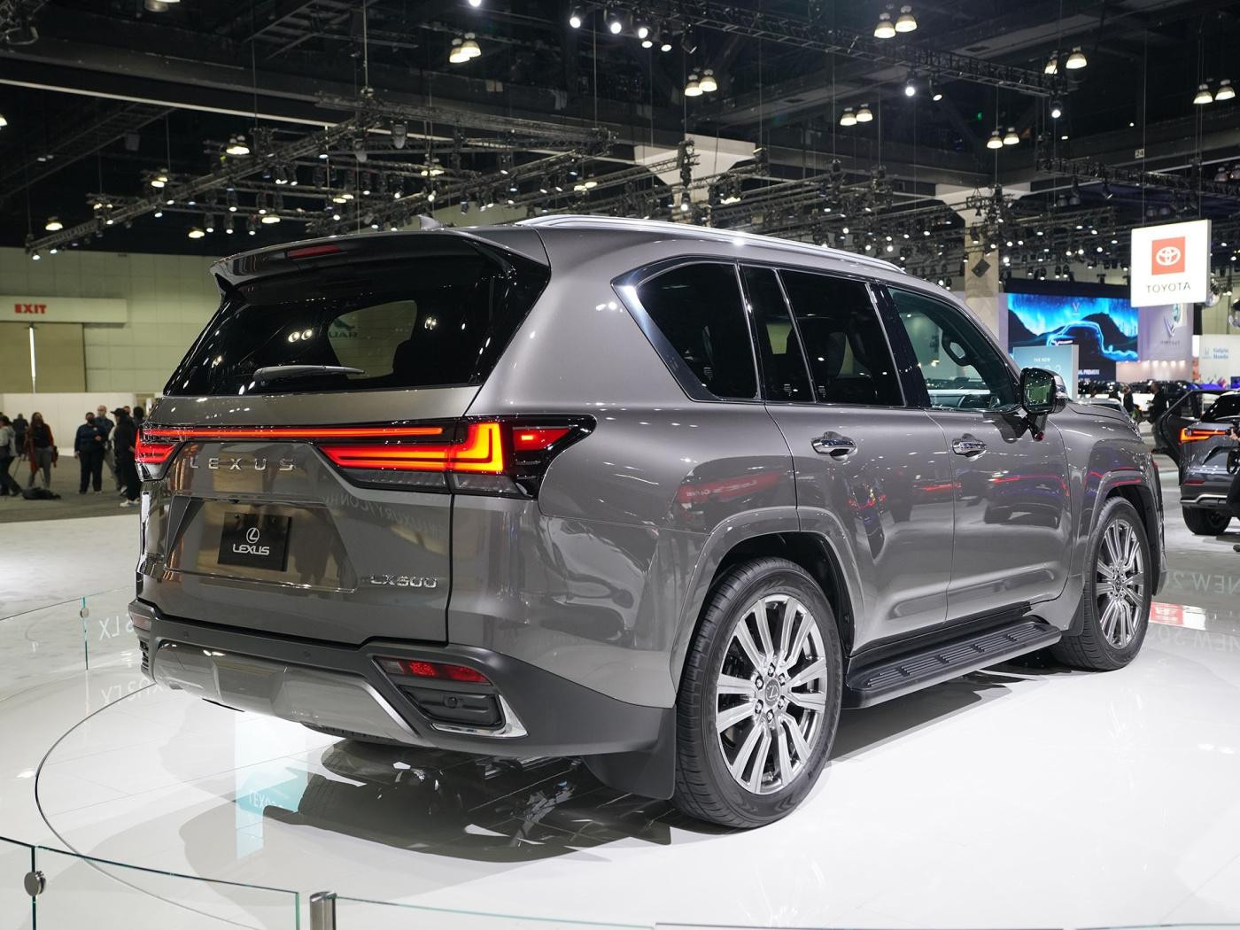 雷克萨斯LX600来了！配3.5T+10AT，内饰“三联屏”，外观一言难尽 - 知乎
