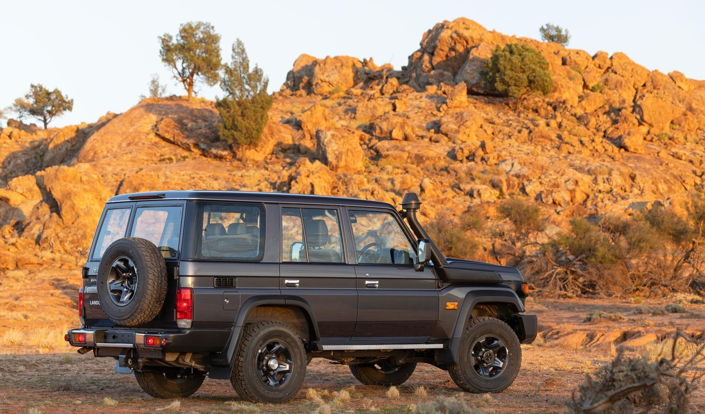 丰田 Land Cruiser 70 系列（LC70） 是丰田旗下最经典的硬派越野车之一 - 知乎