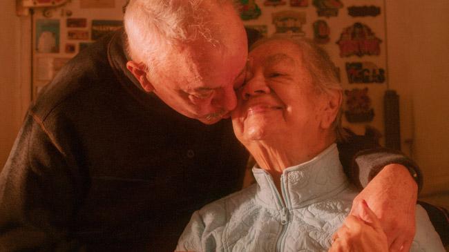 绝不是正常的衰老：这五个症状可能是老年痴呆症的前兆 - 知乎