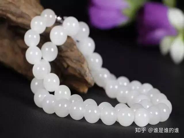 美轮美奂的：和田玉项链搭配方法，怎么看怎么和情理！ 知乎 3659