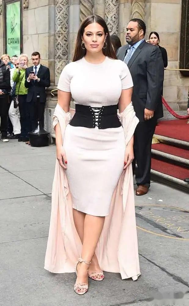 全球身价最高的大码模特：180斤性感美模！没有赘肉，曲线完美 - 知乎