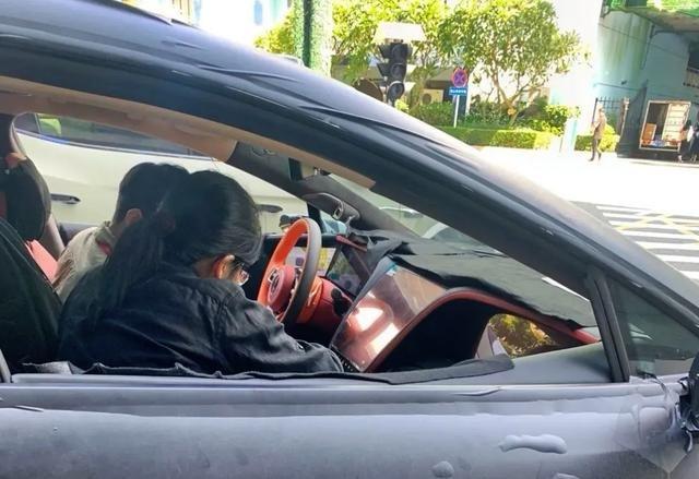 仰望U6路试谍照曝光，对手是蔚来ET9？ - 知乎