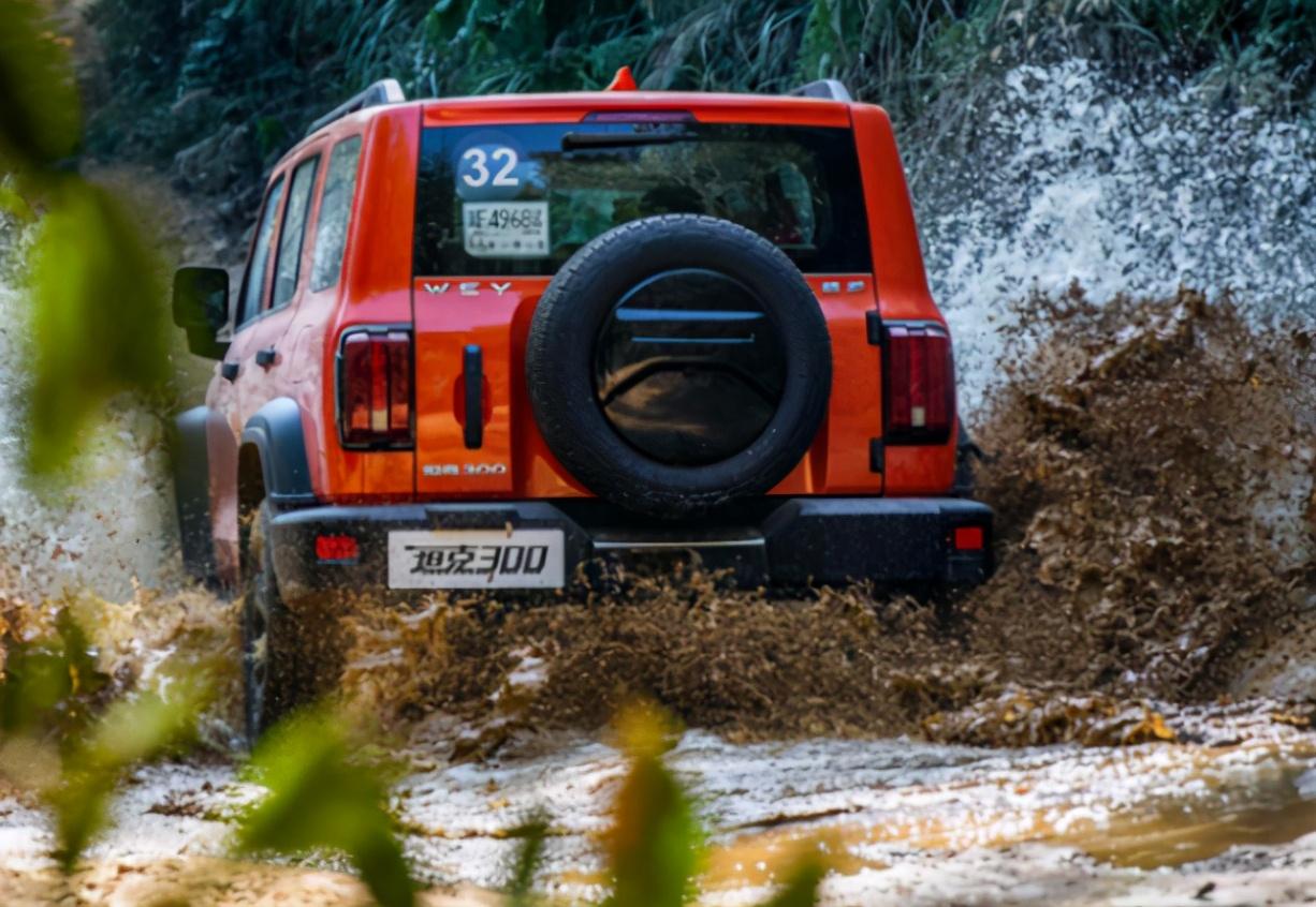 WEY坦克300上市售17.58万起，内饰比牧马人精致，尺寸比宝马X3大 - 知乎