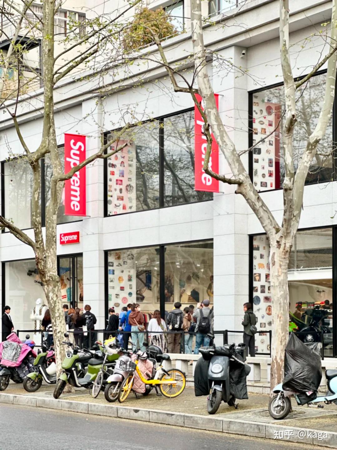 逛完“一眼望到头”的Supreme上海店，聊3点感受 - 知乎