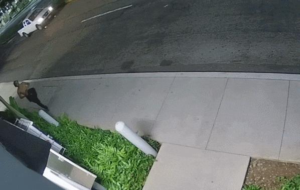 最新消息：25岁中国女老师在美国夏威夷遭当街泼化学液体，恐遭毁容，嫌犯被控谋杀未遂罪 - 知乎