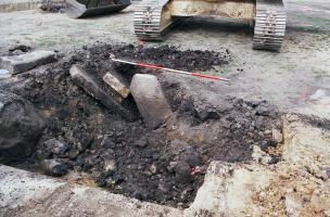 歐坦的 Aeduan 墓碑 - 知乎